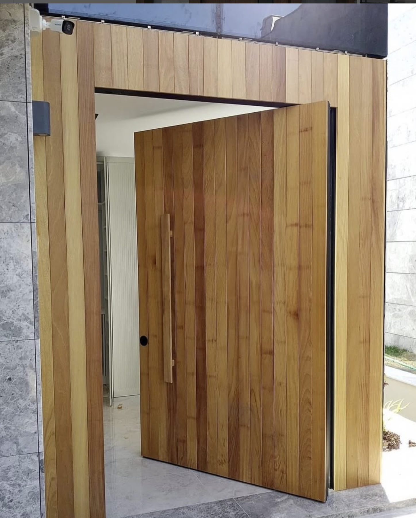Bina Door-America